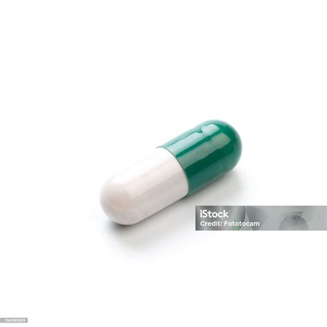 캡슐 흰색 배경에 알약 격리 건강 관리를위한 약물 생물학적 식품 첨가물 약물의 프리젠 테이션 및 광고에 대한 의료 배경 이미지 0명에 대한 스톡 사진 및 기타 이미지