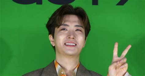 포토 갓세븐 영재 귀엽게 브이