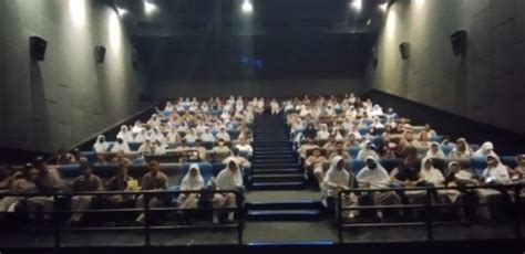 250 Siswa Upt Spf Smpn 21 Makassar Gelar Quthing Class Nonton Film