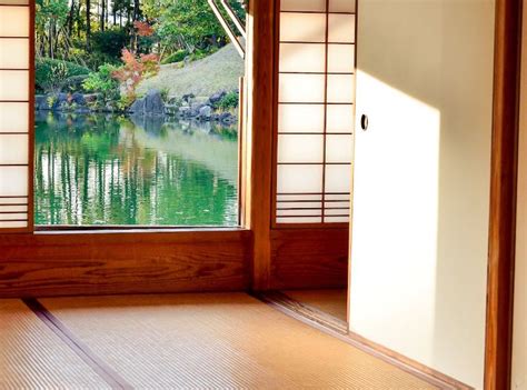 10 Contoh Dan 6 Kelebihan Memakai Pintu Sliding Kayu Pinhome
