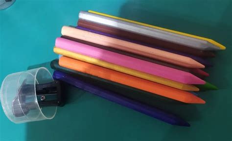 Doms Plastic Crayon Pack Of12 14 Shades With Free Sharpner Per Piece