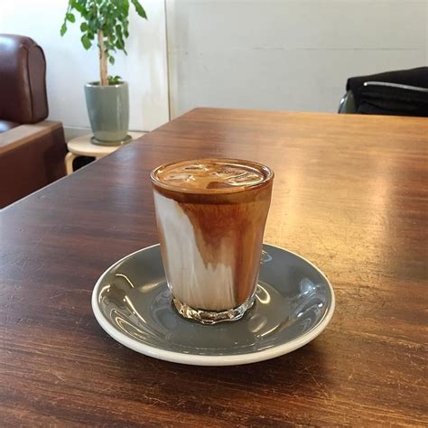 꼬숩꼬숩💞 플랫화이트 매뉴팩트커피 Manufactcoffee 연희동 주말 ☕️ Tasty Delicious