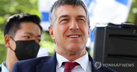 히브리어 시편 낭독하는 이스라엘 대사