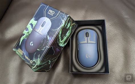 Logitech G 與《英雄聯盟》聯名禮盒開箱