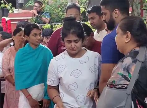 Final Journey Of Spandana Vijay Raghavendra See Photos Filmibeat