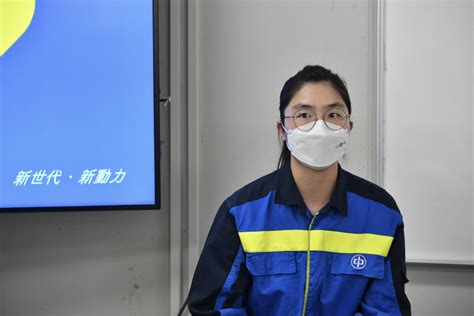 中電3名年輕女工程人員 無畏日曬雨淋爬電塔修機組 星島日報