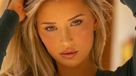 Worlds Sexiest Hockey Star Mikayla Demaiter Looks Red Hot In Revealing Outfit As She Continues