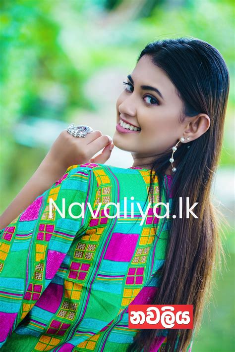 දේවංගි වික්‍රමසිංහ නවලිය කැමරා කාචයට මෙසේ මුහුණ දුන්නා නවලිය