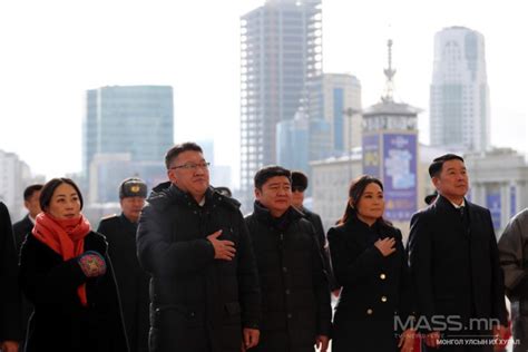 Их эзэн Чингис хааны хөшөөнд хүндэтгэл үзүүллээ