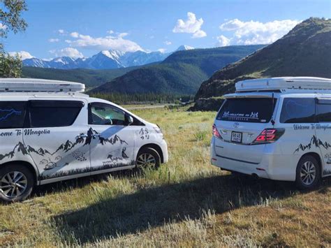 Улс орноо сурталчилж адал явдал дурсамж бүтээхээр залуус гэр бүлээрээ автомашинаар Турк улсыг