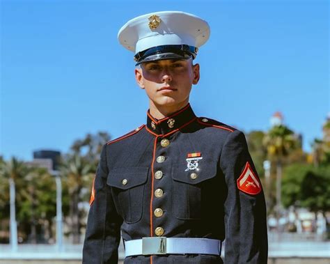 Usmc Honor Graduate Lcpl Douglas Pfeifer Marine Corps Usmc Marine