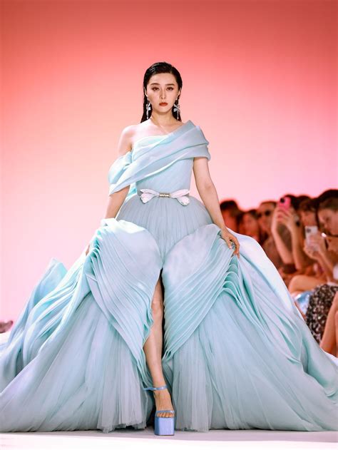 中国人女優ファン・ビンビンの矜持──パリコレ・クチュールショーで魅せた圧倒的美貌（mayumi Numao） Vogue Japan