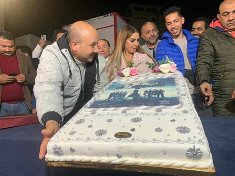 بالتزامن مع انتهاء التصوير روجينا تفاجئ رؤوف عبد العزيز بالاحتفال