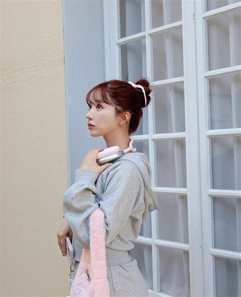 三上悠亜、美バストandヒップラインあらわ「超ミニ」私服コーデに絶賛の声「最強に可愛い」 ひろのブログ②