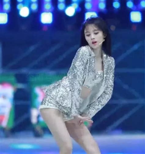 鞠婧禕「自摸熱舞照」流出！辣腿一開「尿布現原形」網笑噴！