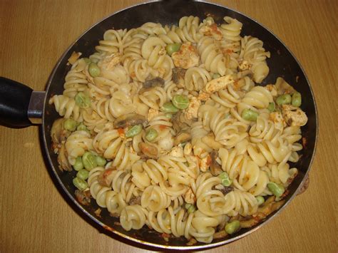 Fusilli Frango Favas E Cogumelos