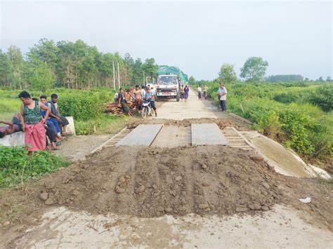 ရခိုင်ပြည်နယ်မောင်တောမြို့တွင် ဝေသာလီ ဥဒေါင်းသွားကားလမ်းပိုင်းရှိ ပျက
