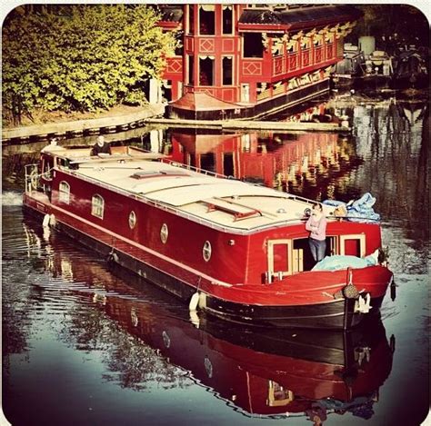 Houseboat Regents Canal Walking Regents Canal In East London
