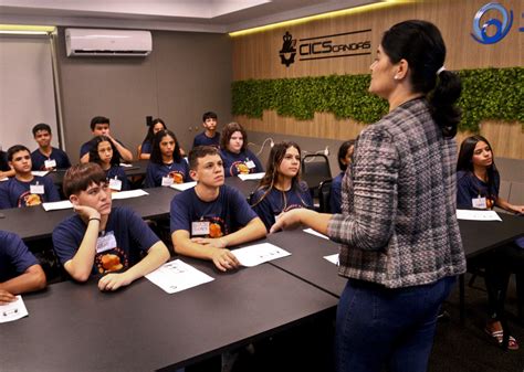 Parceiros Voluntários capacita jovens ao mercado de trabalho abc