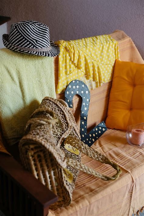 フリー写真画像 手作り ファッション アクセサリー ハンドバッグ 装飾 ベッド 枕 荷物 自家製 スティル ・ ライフ
