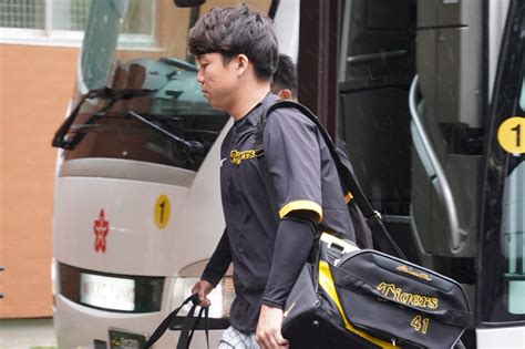 大坂尚子 On Twitter 【23日の試合前練習】 練習は室内で。選手の到着時は雨粒がレンズでも捉えられるくらいでした。今は雨は大丈夫