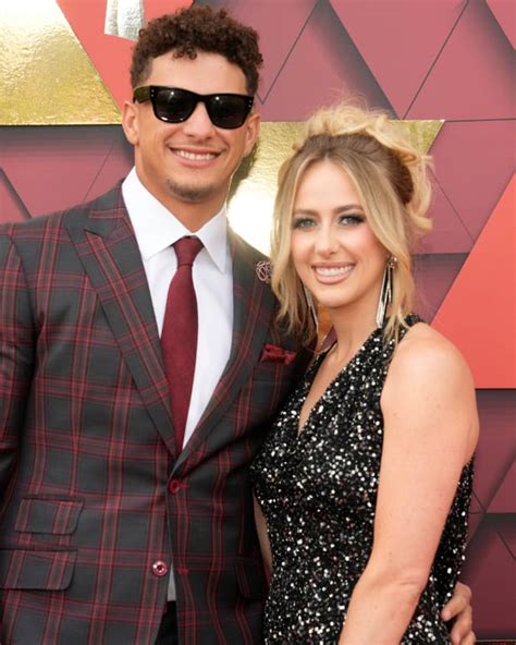 Watch Tyra Banks React To Joely Live Sharing That She Walked In Si Swimsuit Runway Show Parade