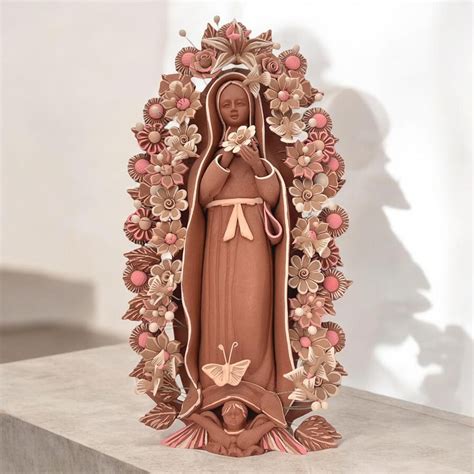 Virgen de Guadalupe de barro México Virgen de Barro Pastillaje Virgen