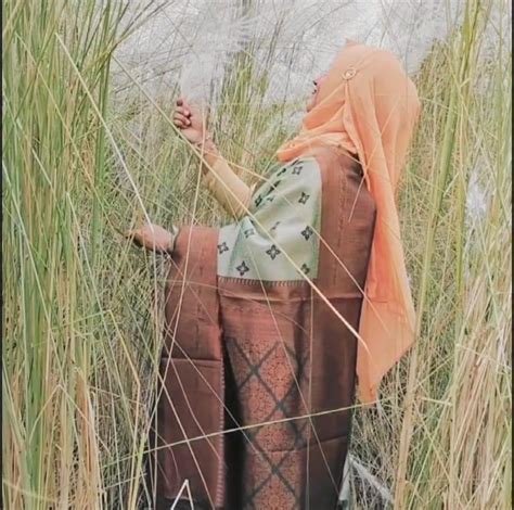 অপু বিশ্বাসেকে মেকাপ ছাড়াই মিষ্টি লাগে আর মেকাপ করলে একদমই ভালো লাগেনা