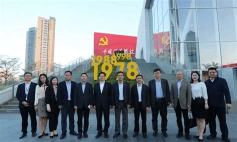 重庆市国资委主任胡际权与西永微电园总经理李克伟一行考察中国南山集团 搜狐大视野 搜狐新闻