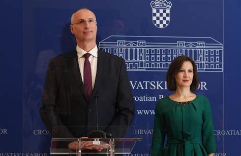 Slobodna Dalmacija Dalija Orešković osula paljbu po Puljku svom