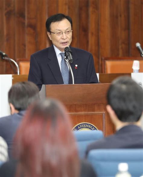 민주 Vs 바른미래20대男 文 지지 하락에 대한 정반대 분석