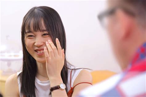 素人バラエティ 耐えたら賞金！ダメならデカマラ即ハメ！女子大生ガニ股顔面騎乗クンニチャレンジ！敏感なクリの皮を剥かれデロデロに舐められ膣穴に舌