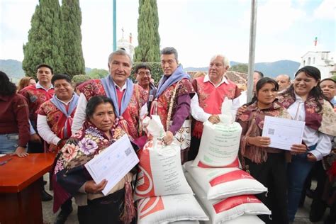 Rutilio Escandón entrega fertilizantes a 300 mil campesinos en Chiapas