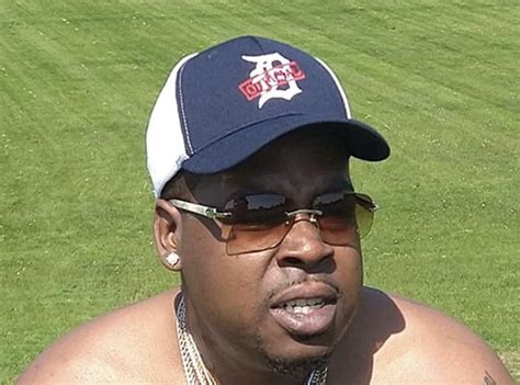 Ex Patriots Rb Quentin Hines Slammed For Bringing A Stripper To Event