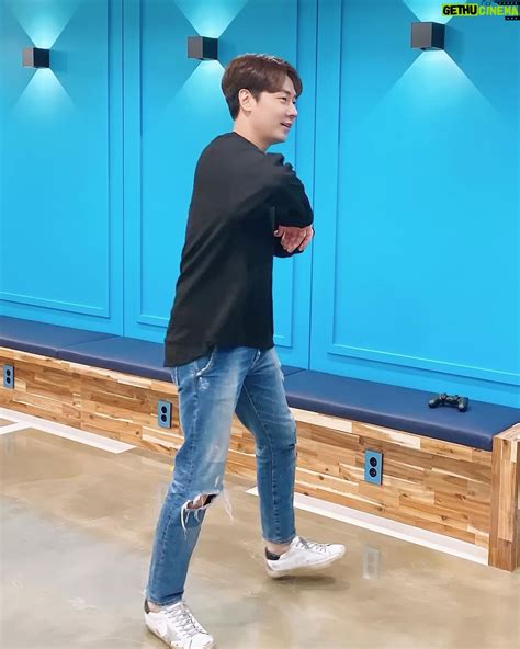 Andy Lee Instagram Stay 앤 Home 시리즈 🏠 3 둠칫둠칫 오늘의 집콕 시리즈는🕺 ⠀ 앤디