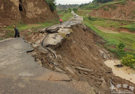 直击灾情连续暴雨侵袭 清水交通道路严重损毁 图 天水在线