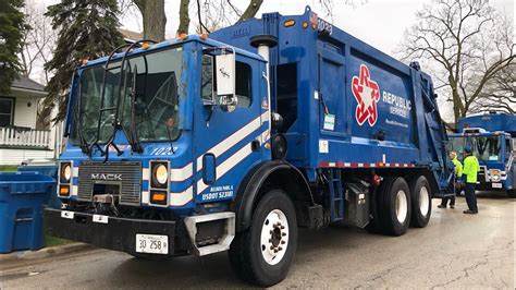 Elmhurst Bulky Waste Clean Up 2020: Republic Services Mack MR Heil Rear Loader Garbage Truck ...