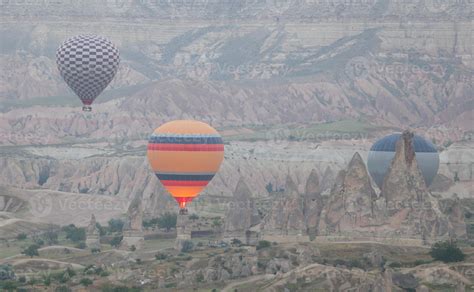 Globos Aerostáticos En Los Valles De Capadocia 10297249 Foto De Stock