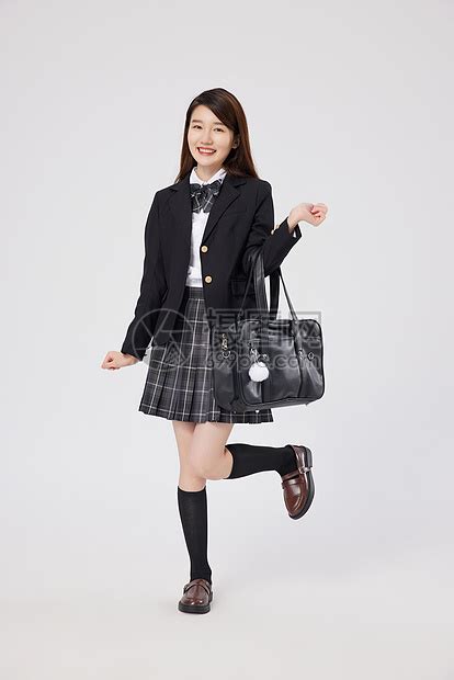 日系青春女孩可爱拎包高清图片下载 正版图片501805421 摄图网