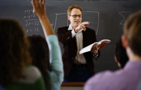 Bancul Zilei Profesorul se ceartă cu elevul la ora de desen DCNews