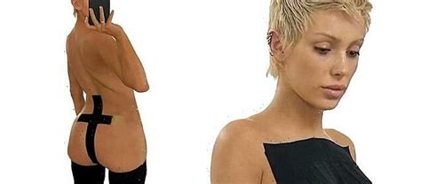 Kanye West S Wife Bianca Censori Models VERY Yeezy Line Hot