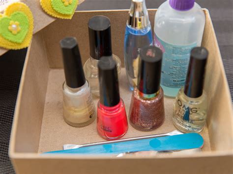 How To Apply Nail Polish Properly 11 Steps With Pictures