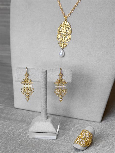 Lets Talk Jewelry Κοσμήματα στα οποία αξίζει να επενδύσετε Golden Hall