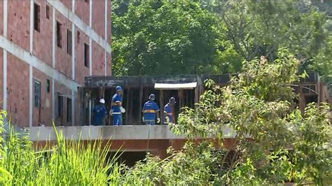 Vídeo Começam A Ser Demolidos Dois Prédios Na Muzema Rj Condenados