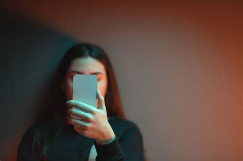 How Narcissists Use Social Media To Control And Manipulate Trn