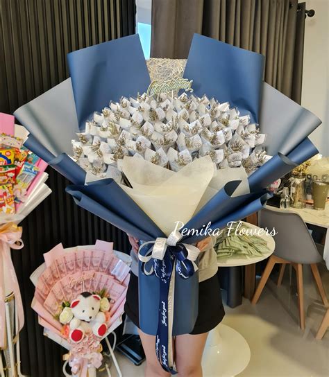 ช่อนี้ ถูกใจสายเปย์ ทุกเทศกาล🎂🎓💐 มองหาช่อที่ถูกใจ ช่อม้วน50 ใบเลยจ้า