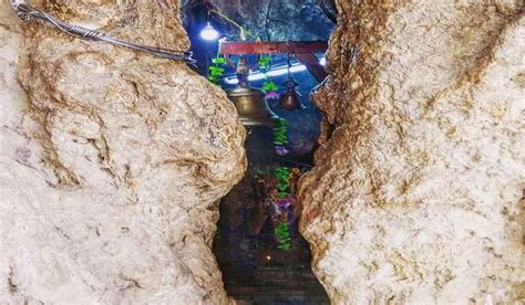 महादेव के इस मंदिर में हैं रहस्यमयी गुफा टिप टिप कर गिरती हैं पानी