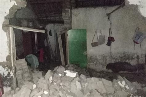 Diduga Bangunan Rapuh Rumah Di Kasemen Kota Serang Banten Roboh