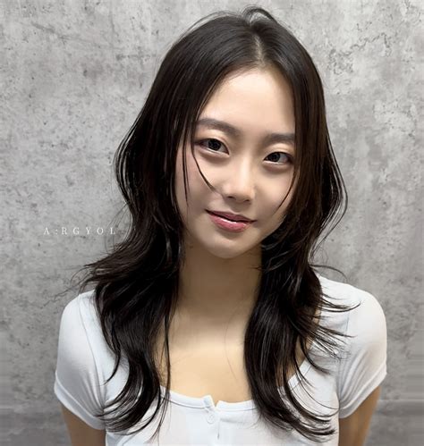 아르결 예준 강남미용실 · 강남역미용실 · 슬릭펌 · 허쉬펌 · 중단발 · 레이어드펌 아르결 예준 여리여리 분위기를 만들어주는 허쉬펌 ☁️ 얼굴형을 감싸주는
