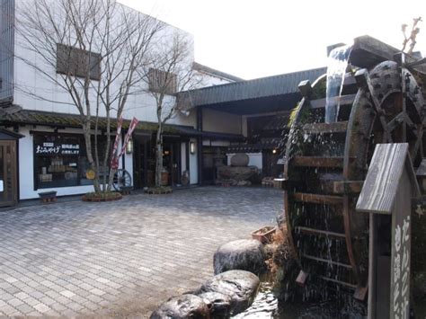 参宮通り 日本一美味しいからあげの店湯布院 やまびこさんから六所宮鳥居まで 由布院日記